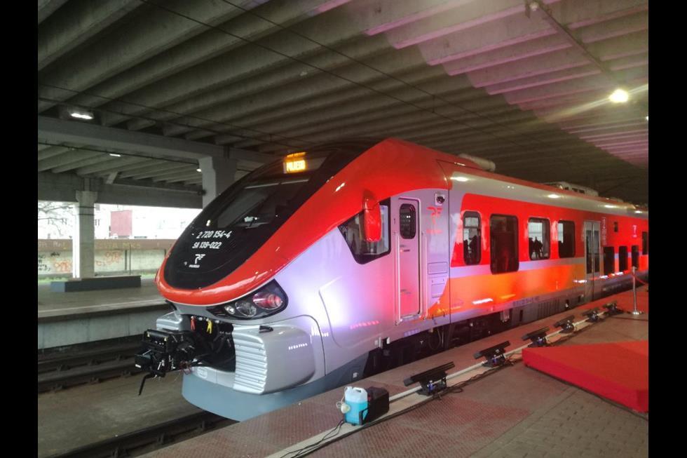 PolRegio receives first Pesa Link DMU | News | Railway Gazette ...